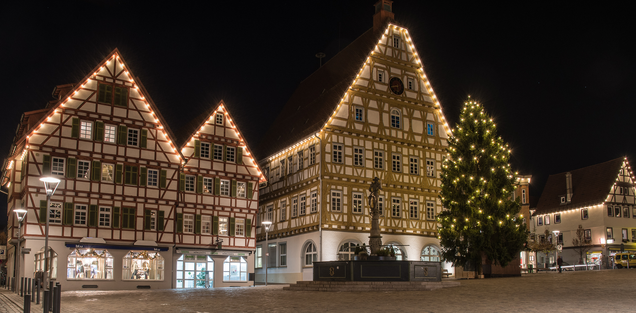 Weihnachtlicher Marktplatz Leonberg Foto & Bild | marktplatz, rathaus ...
