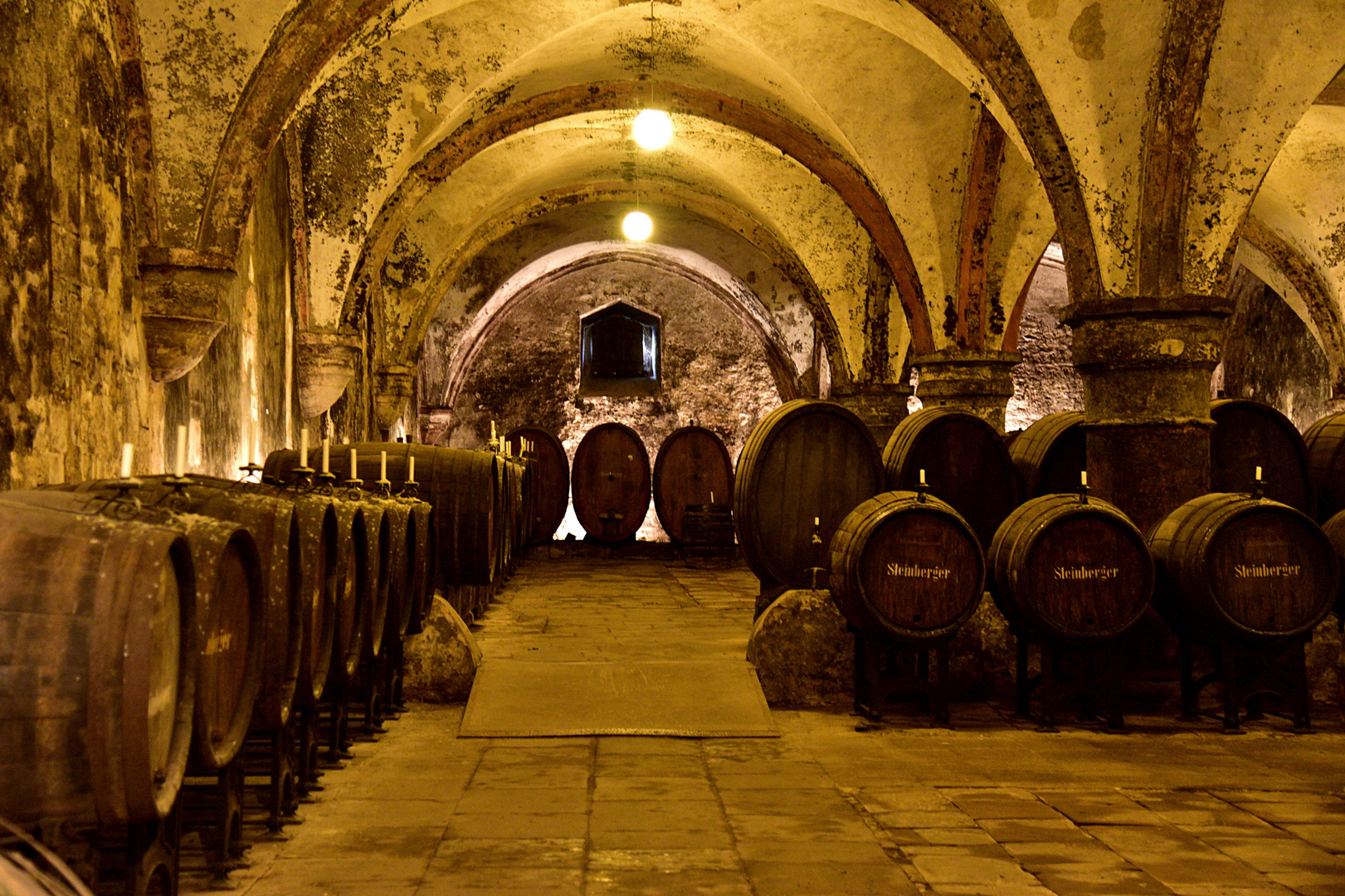 Weinkeller... Foto & Bild | architektur, stillleben, food-fotografie ...