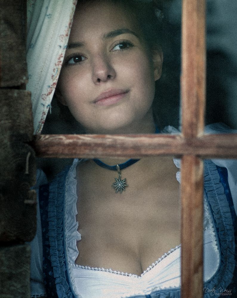 WEIT WEIT WEG Foto & Bild | portrait, portrait frauen, indoor Bilder auf fotocommunity