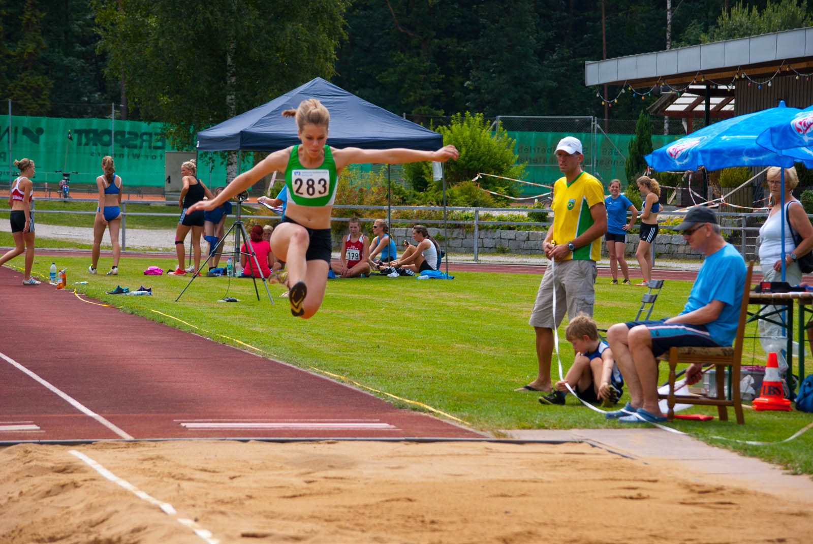 Weitsprung Foto & Bild | erwachsene menschen, alltagsereignisse ...