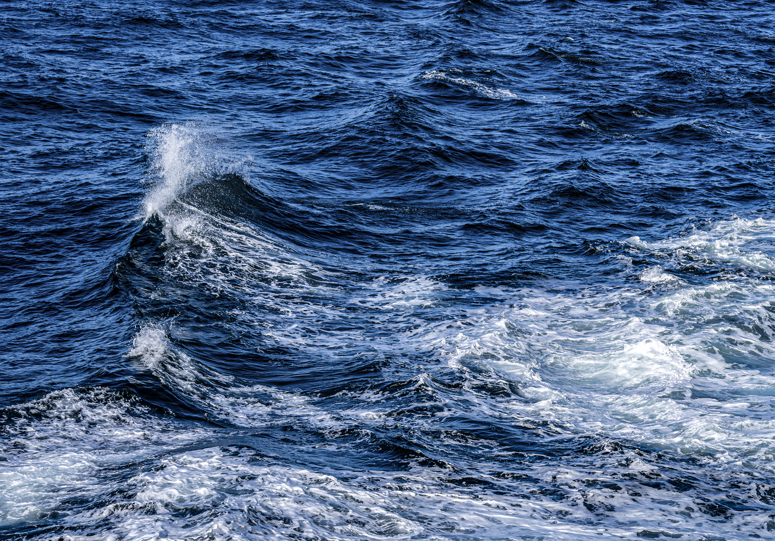 Wellen auf dem Ozean / Waves on the Ocean Foto & Bild | kritik am bild ...