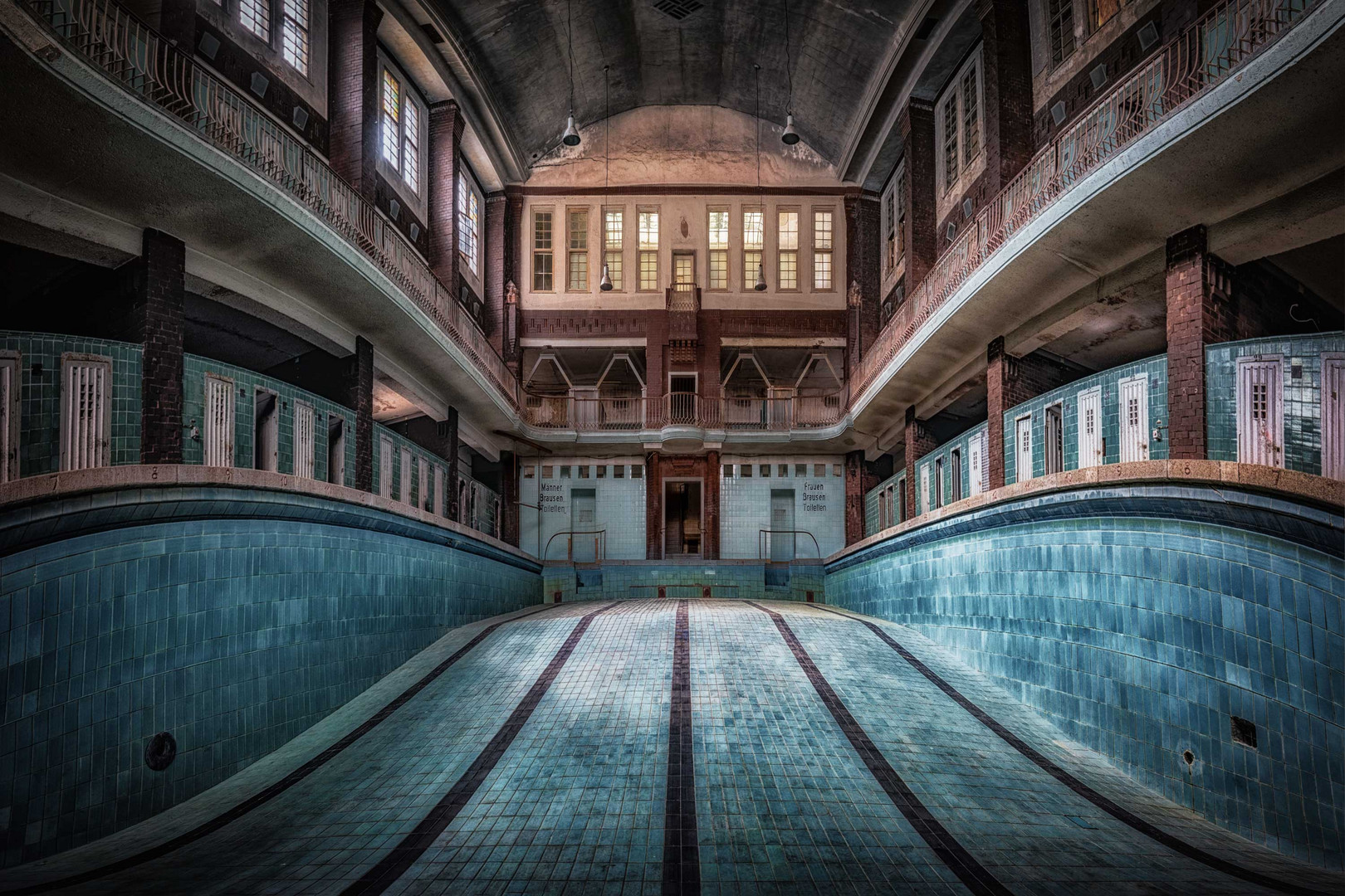 Wellenbad Foto & Bild | marode, alt, marodes Bilder auf fotocommunity