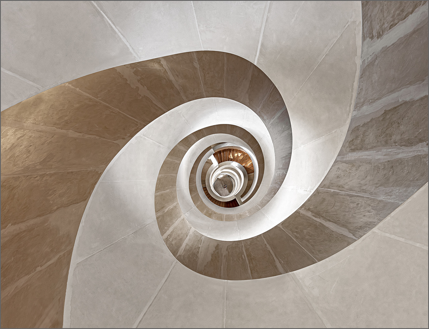 Wendeltreppe in der LUMA-Foundation, Arles Foto & Bild | france, indoor ...