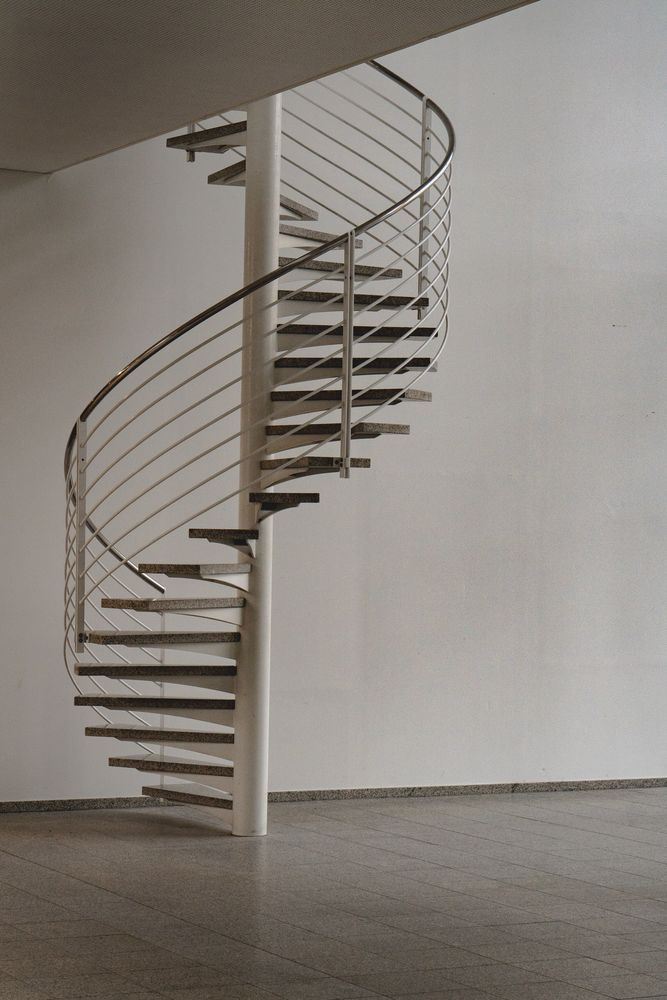 Wendeltreppe in weiß Foto & Bild | weiss, schweiz, architektur Bilder ...