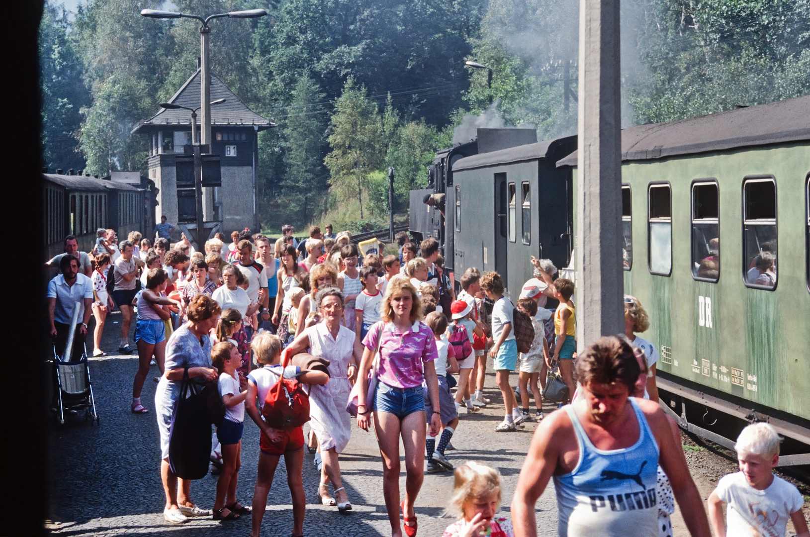 Wendezeit - Viel los in Bertsdorf Foto & Bild | street, dokumentation ...