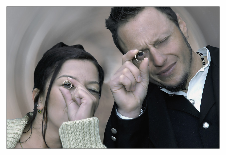 Wer beide Augen zudrückt, kann kaum den rechten Durchblick haben. Foto ...