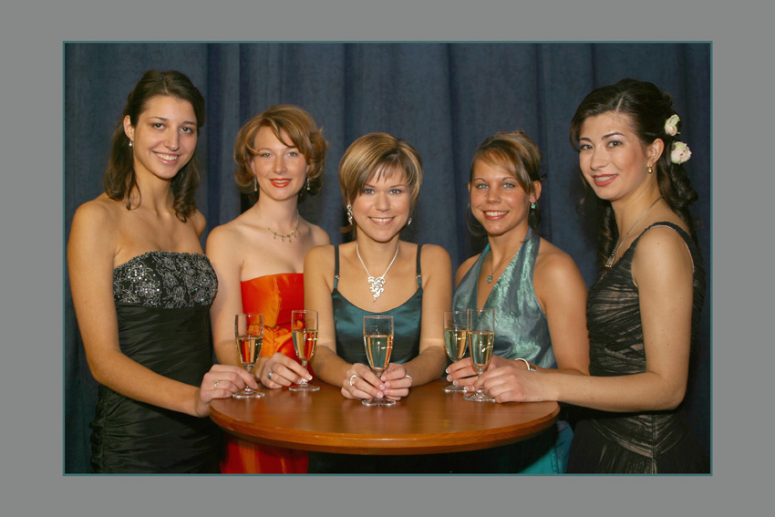 Wer trägt jetzt wohl die Krone? Foto & Bild | erwachsene menschen, gruppen, mehrere menschen ...