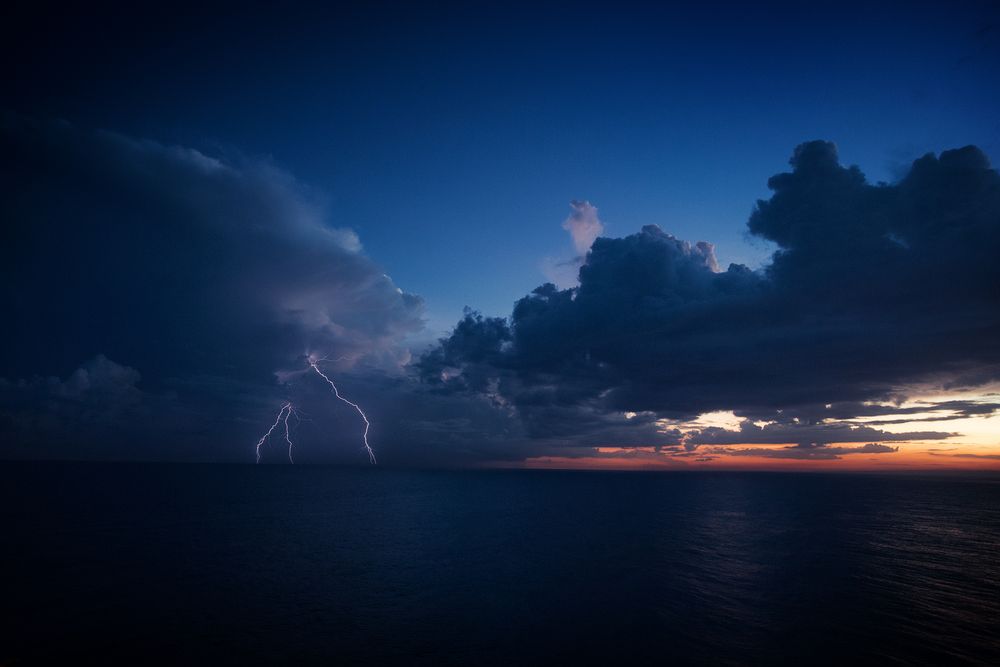 wer vom Blitz getroffen wird.. Foto & Bild | north america, central ...