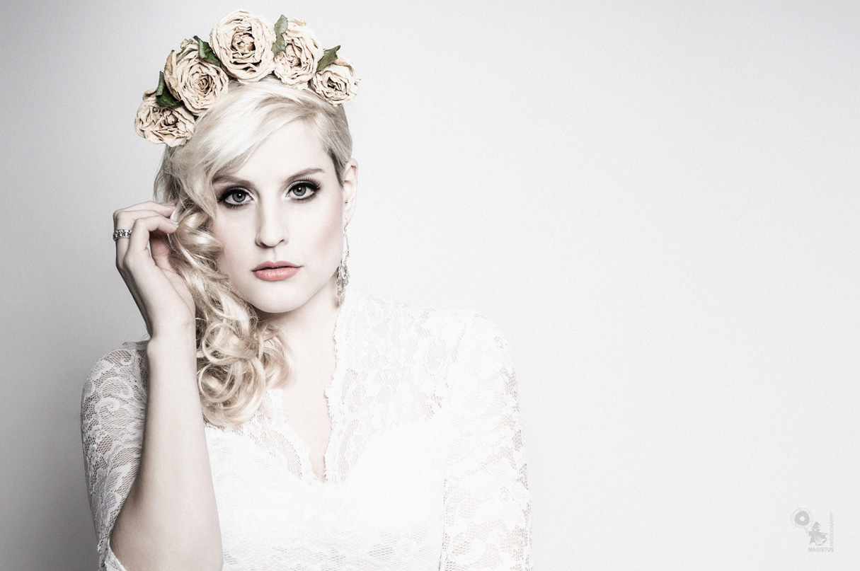 White Roses Foto & Bild | portrait, portrait frauen, studio Bilder auf ...