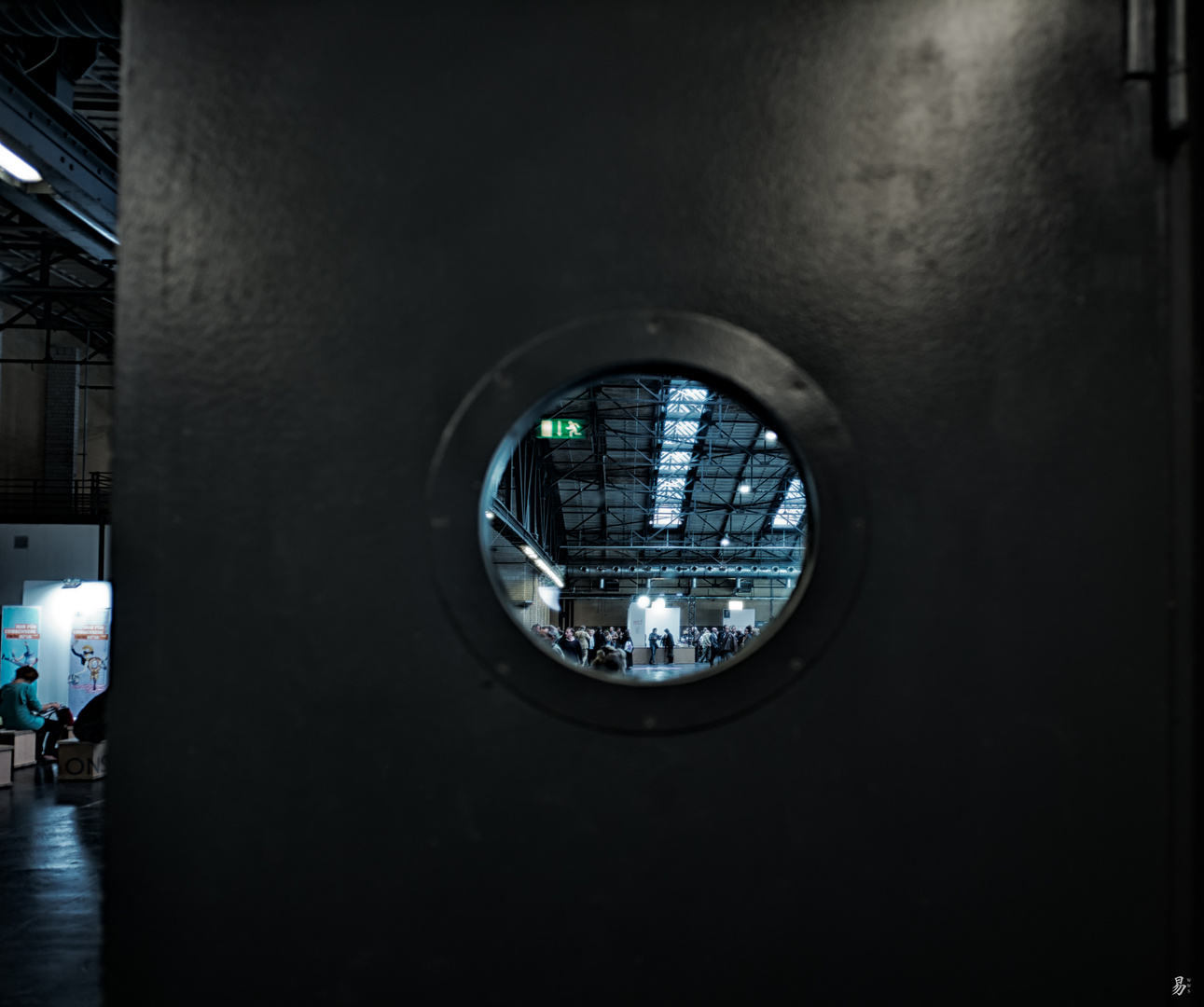 who's in, who is out in art? Foto & Bild | streetfotografie mit ...