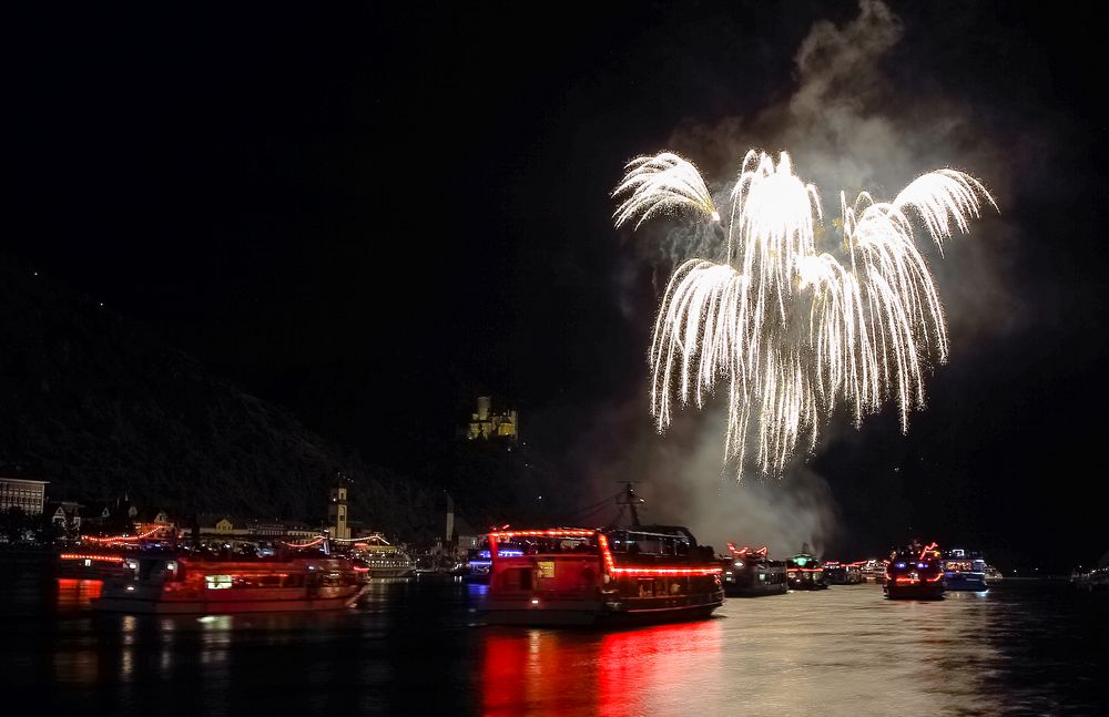 Wie ein Geist am Himmel Foto & Bild | feuerwerk, spezial Bilder auf ...
