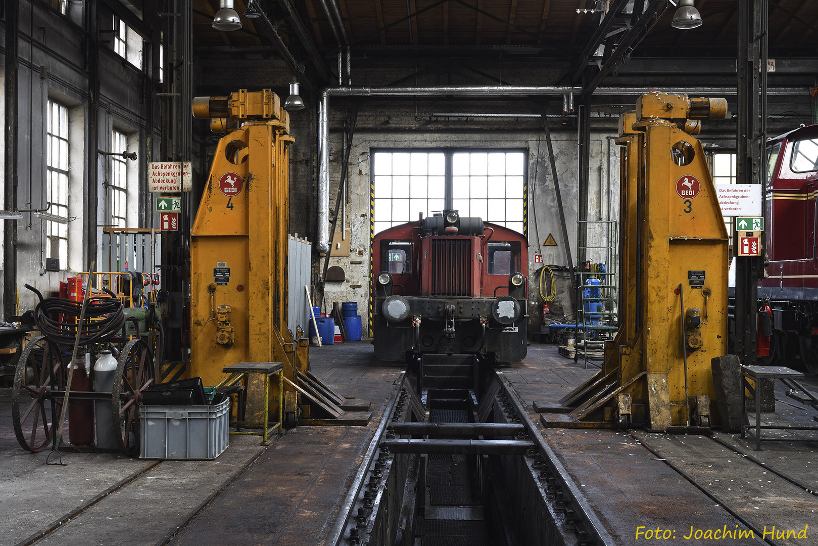Wie einst bei der Bundesbahn: Kleinlok im Bahnbetriebswerk Augsburg ...