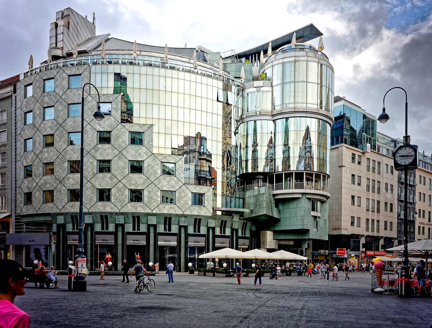 Wien, Stephansplatz, 9:16 ... Foto & Bild | architektur, europe ...
