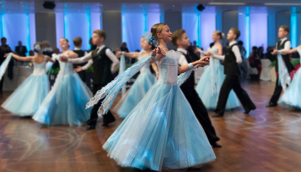 Wiener Walzer der St. Petersburger Kinderformation. Foto & Bild | sport ...