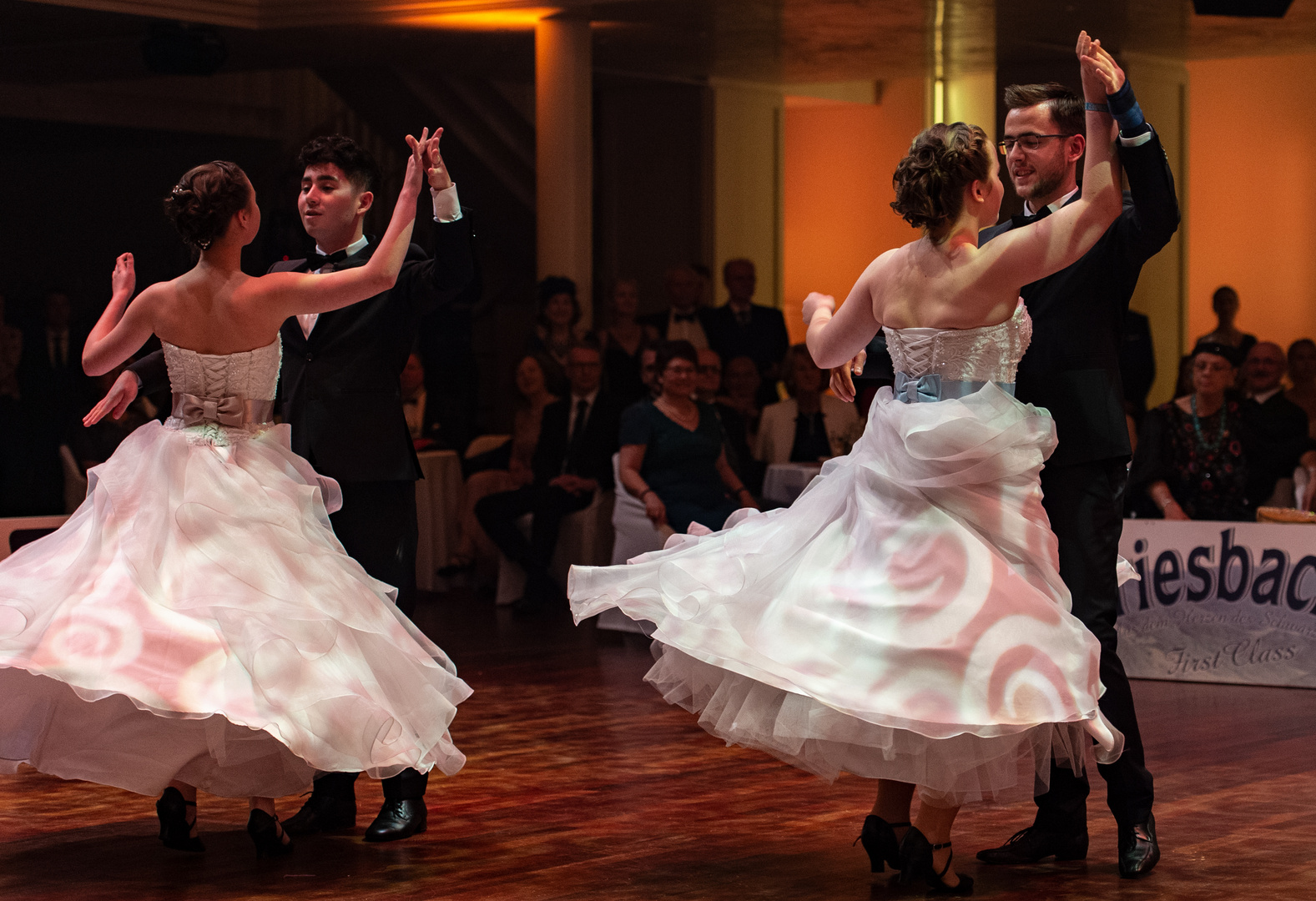 Wiener Walzer einer Amateurformation Foto & Bild | sport ...