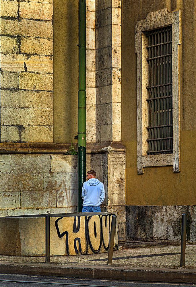 Wildpinkler Foto & Bild | europe, portugal, streetfotografie mit menschen Bilder auf fotocommunity