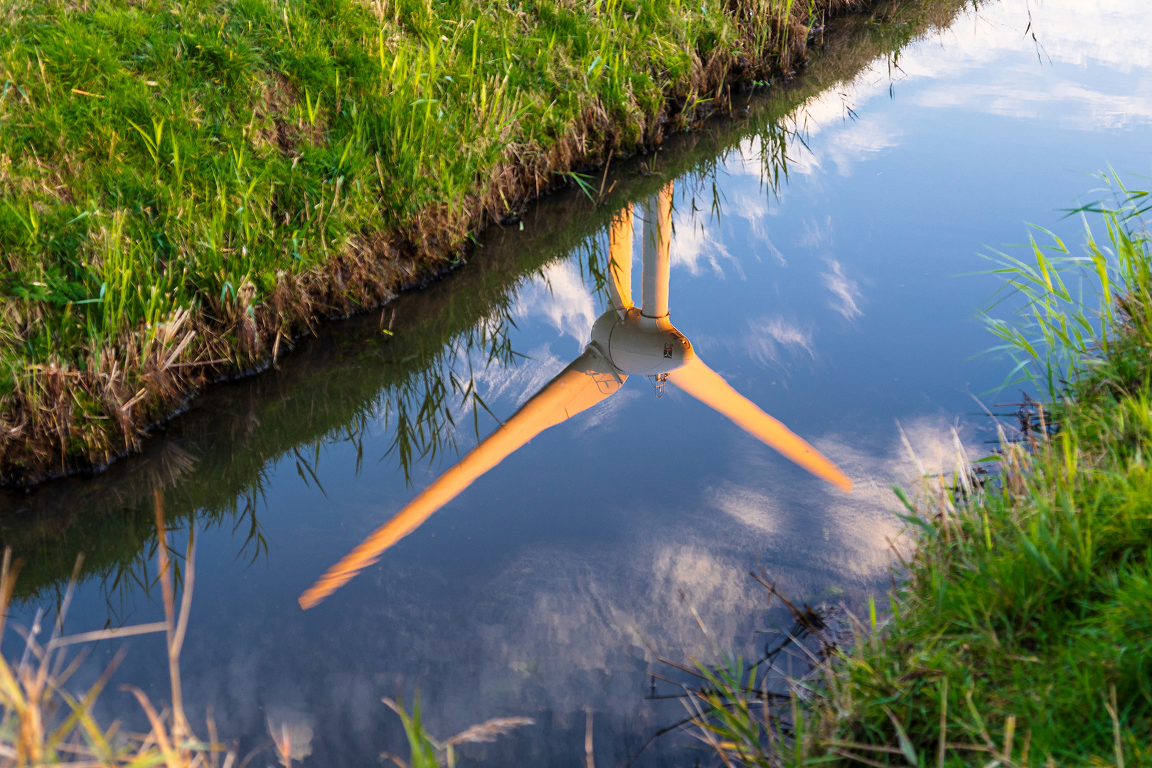 Wind und Wasser Foto & Bild | industrie und technik, energietechnik ...