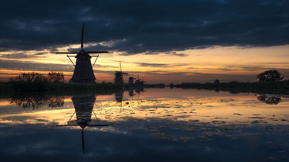 windmills early in the morning Foto & Bild | landschaft, wasser, natur ...