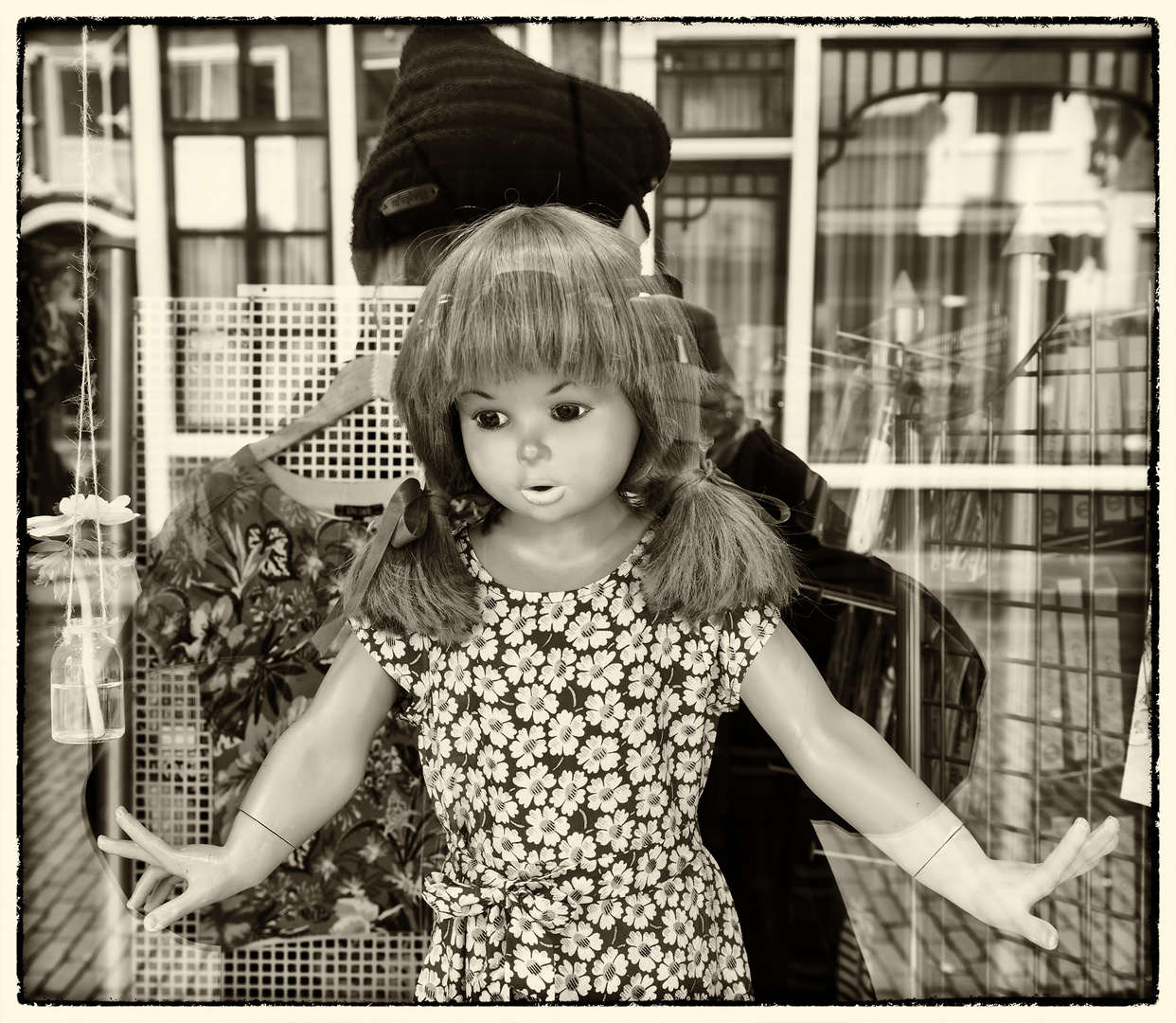 window doll Foto & Bild | menschen Bilder auf fotocommunity