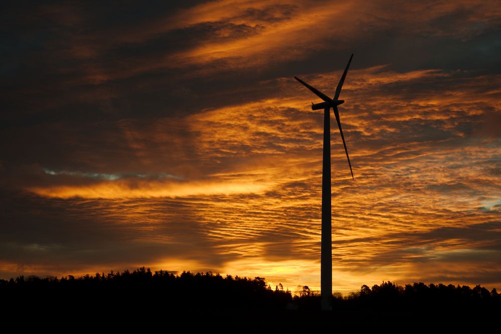 Windrad am Morgen Foto & Bild | himmel, natur, landschaft Bilder auf ...