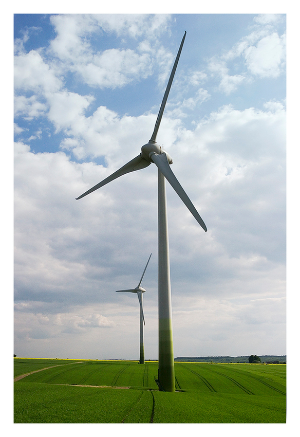 Windrad im Frühling Foto & Bild | landschaft, Äcker, felder & wiesen ...