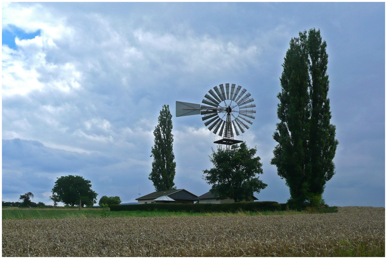 Windrad in Koblenz-Metternich (1) Foto & Bild | landschaft, ku nat ...