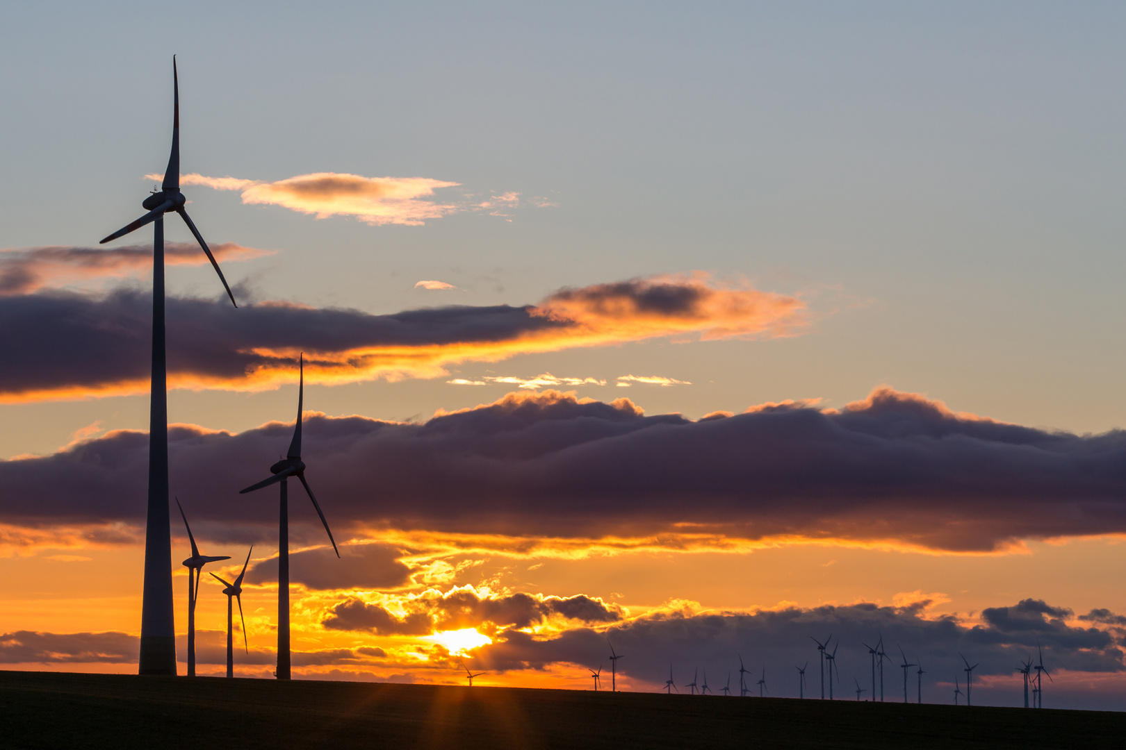 Windräder... Foto & Bild | sonnenaufgänge, himmel & universum ...