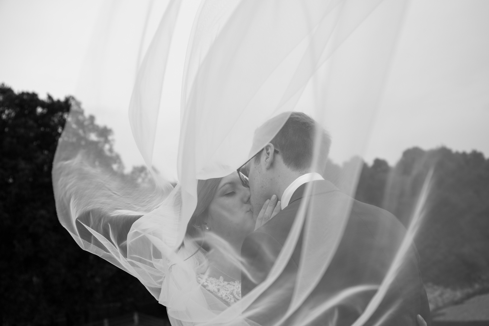 Windy Day at Work Foto & Bild | hochzeit, wedding, outdoor Bilder auf ...