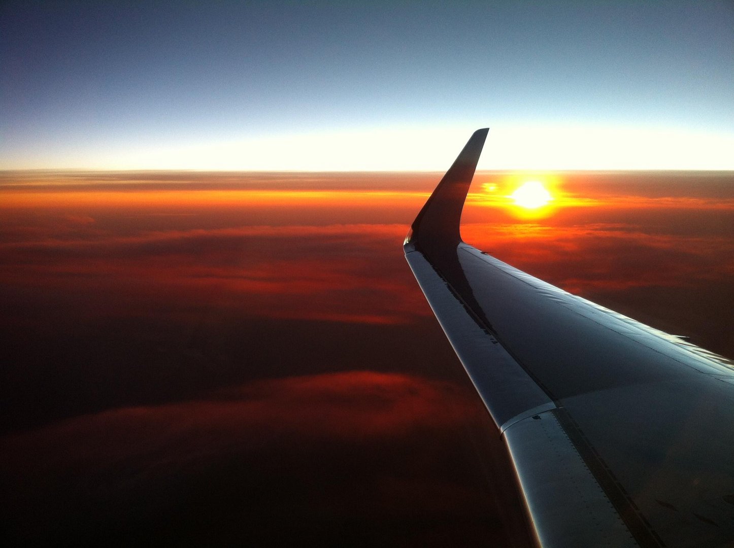 Wing (Airplane) at Sunset Foto & Bild | on the road, by air ...