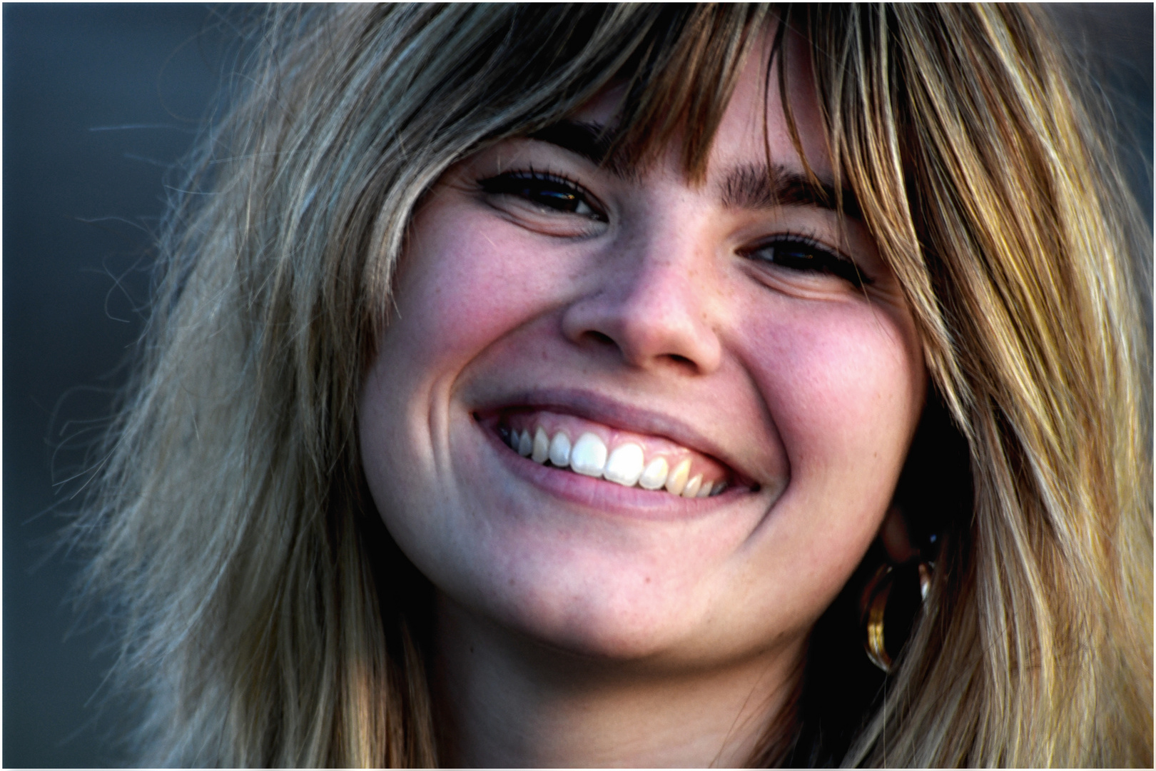 winning smiling Foto & Bild | portrait, streetfotografie mit menschen, portrait frauen Bilder ...