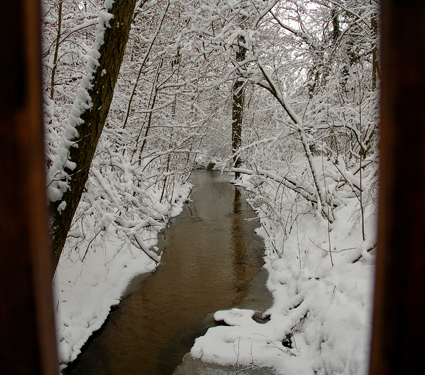 "Winterbach durch Geländerpfosten" Foto & Bild | jahreszeiten, winter ...