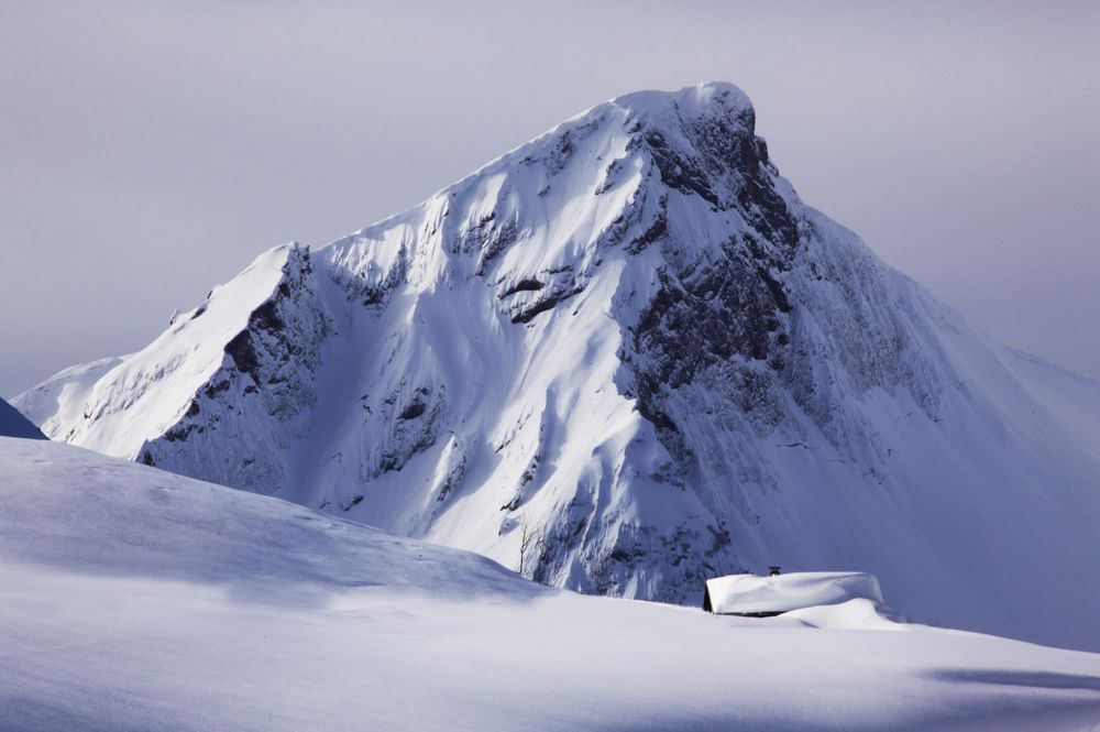 Winterhütte mit Schneeberg Foto & Bild | landschaft, berge, gipfel und ...