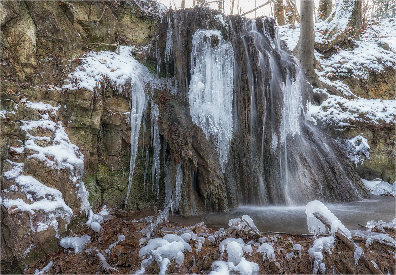 Winterlicher Wasserfall Foto & Bild | winter, schnee, eis Bilder auf ...