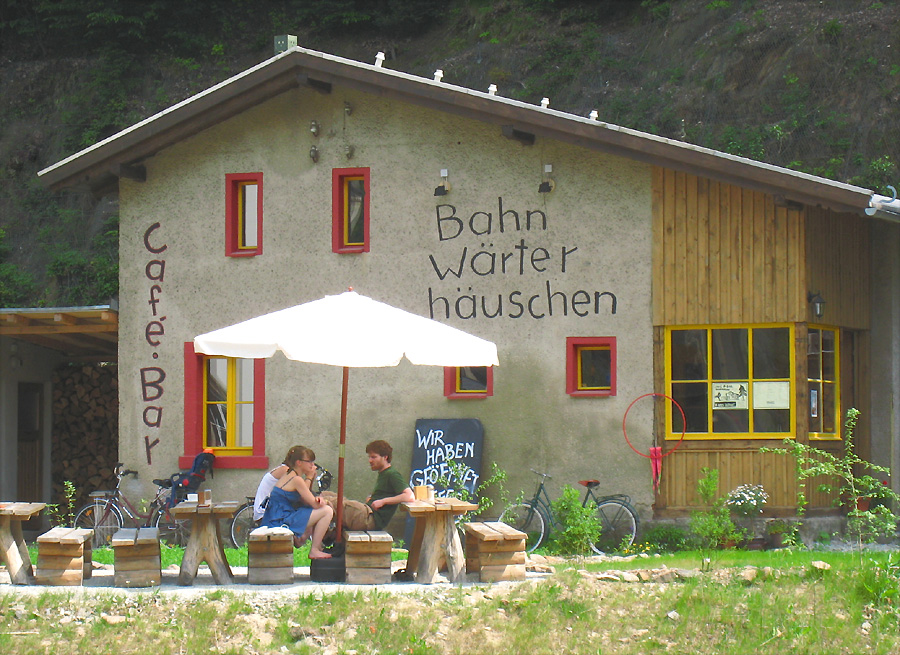 Wir horchen schon seit 5 Tagen an den Schienen.. Foto & Bild ...