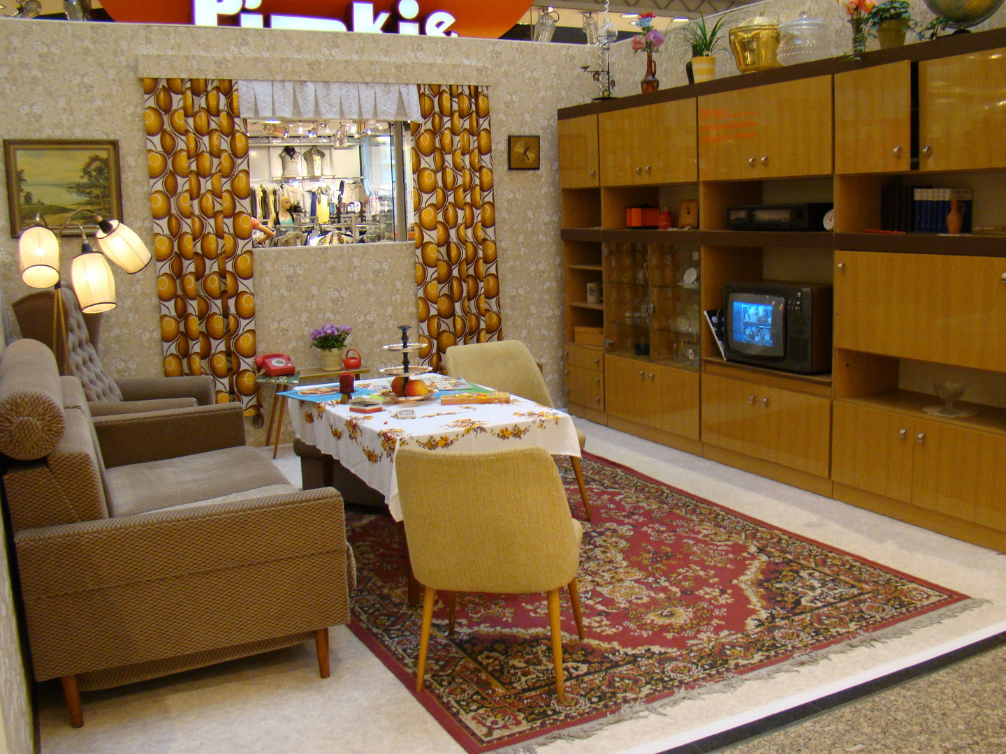 wohnstube in der DDR Foto & Bild | möbel, sitzmöbel, alltagsdesign ...