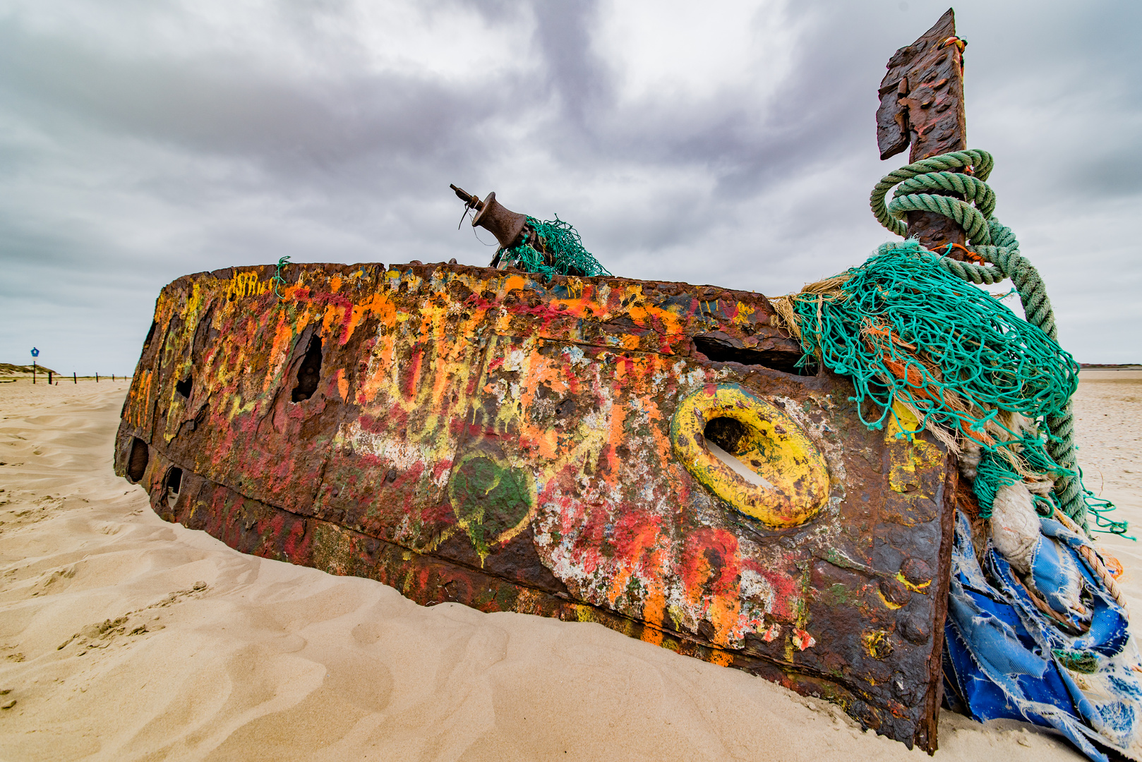 Wrack am Ostende von Norderney Foto & Bild | spezial, mai, sand Bilder ...