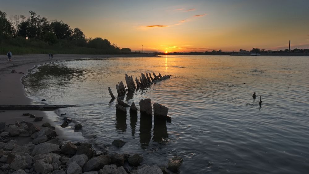 Wrack der Elisabeth Foto & Bild | sonnenuntergänge, schiffe und seewege ...