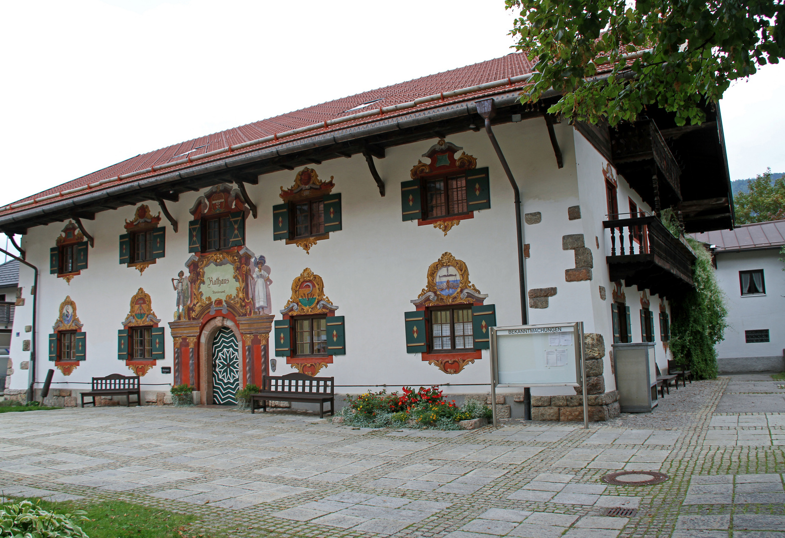 Wunderschönes Rathaus in Traunstein im Chiemgau Foto & Bild | fotos ...