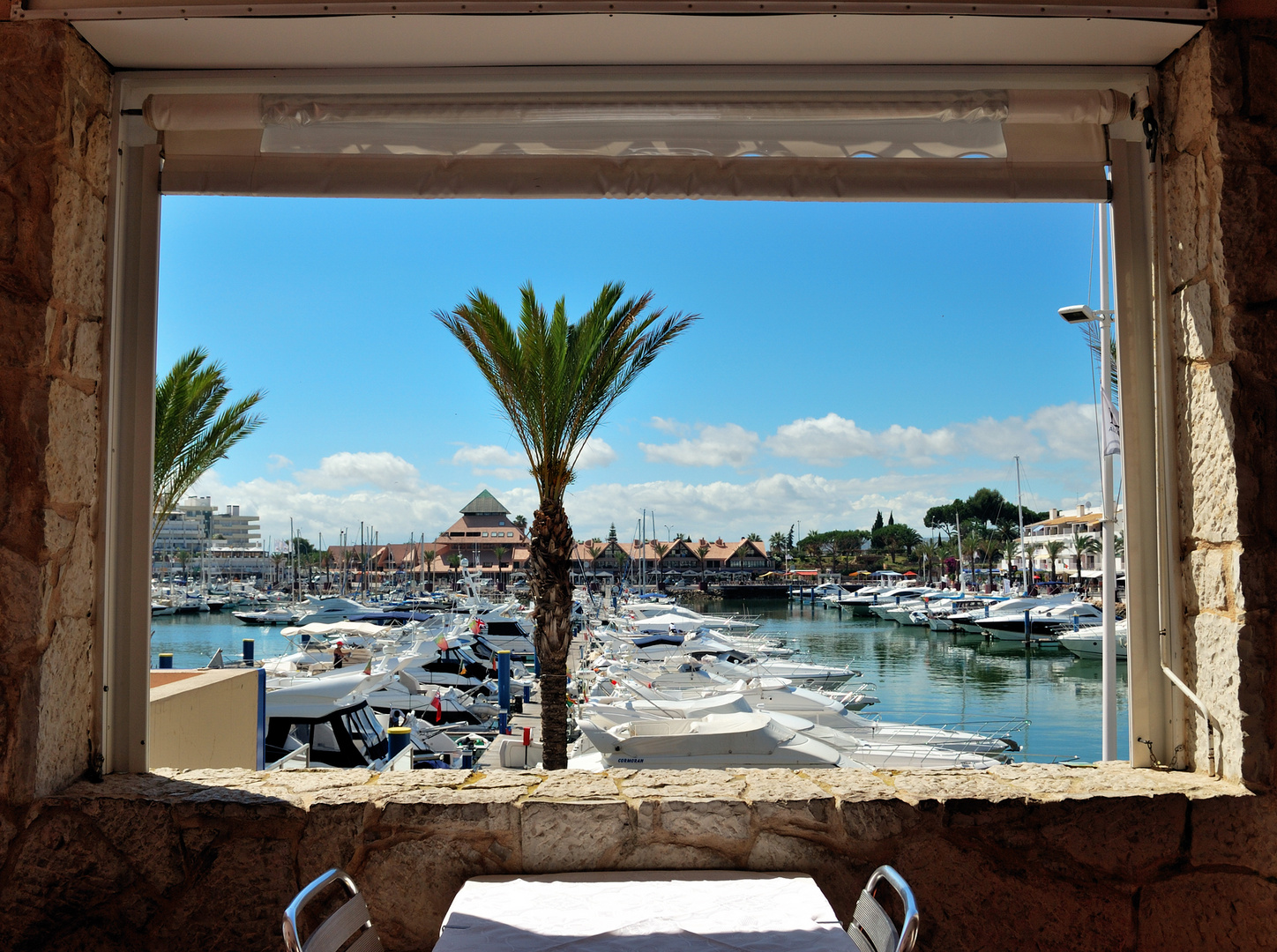 Yachthafen - durch ein Fenster Foto & Bild | europe, portugal, algarve ...