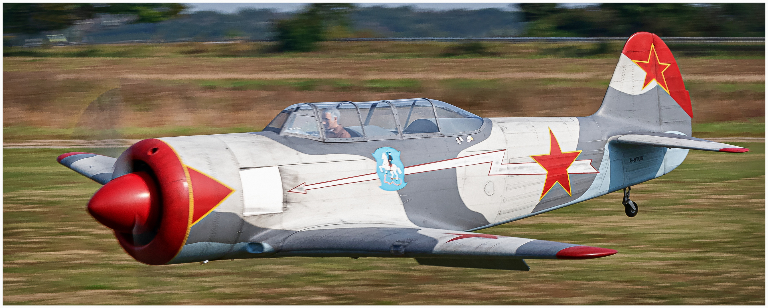 YAK 11 im Tiefflug Foto & Bild | airplane, verkehr, technik Bilder auf ...