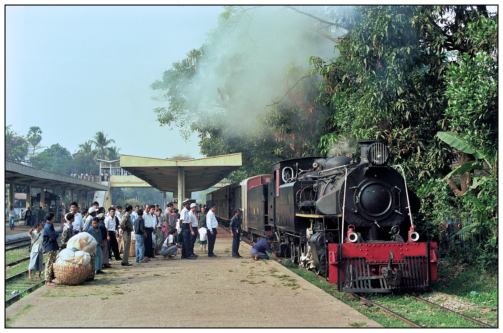 Yangon Circular Train Foto & Bild | myanmar, burma, birma Bilder auf ...