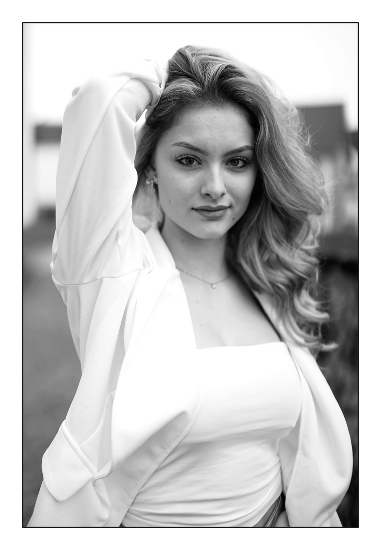 Yara in weiss und schwarz Foto & Bild | erwachsene menschen, portrait ...