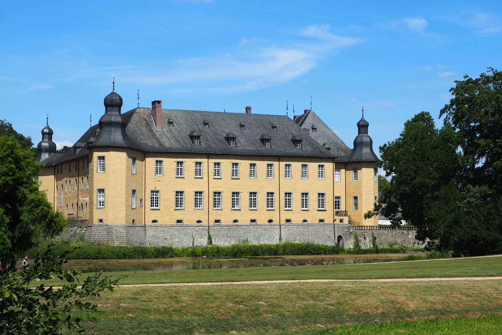 Yippi es ist wieder Wochenende! Foto & Bild | fotos, schloss ...