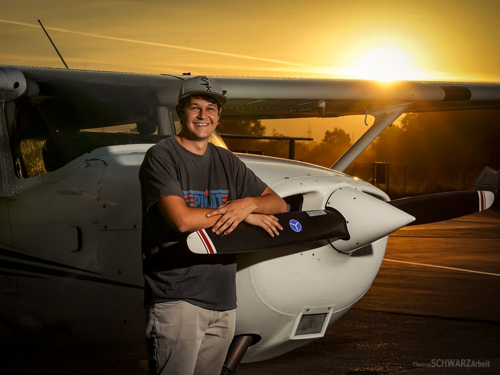 young cool pilot ... Foto & Bild | erwachsene menschen, menschen in der ...