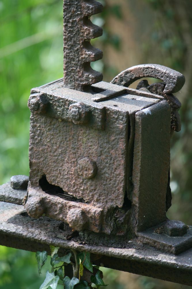 Zahn der Zeit Foto & Bild | industrie und technik, technik-details ...