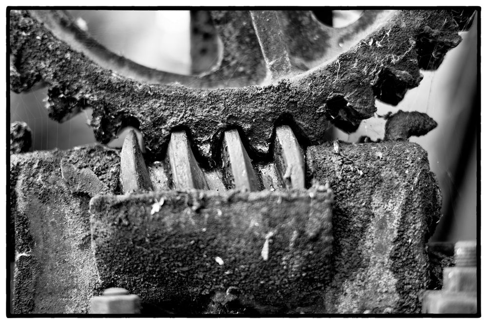 Zahn der Zeit Foto & Bild | industrie und technik, technik-details ...