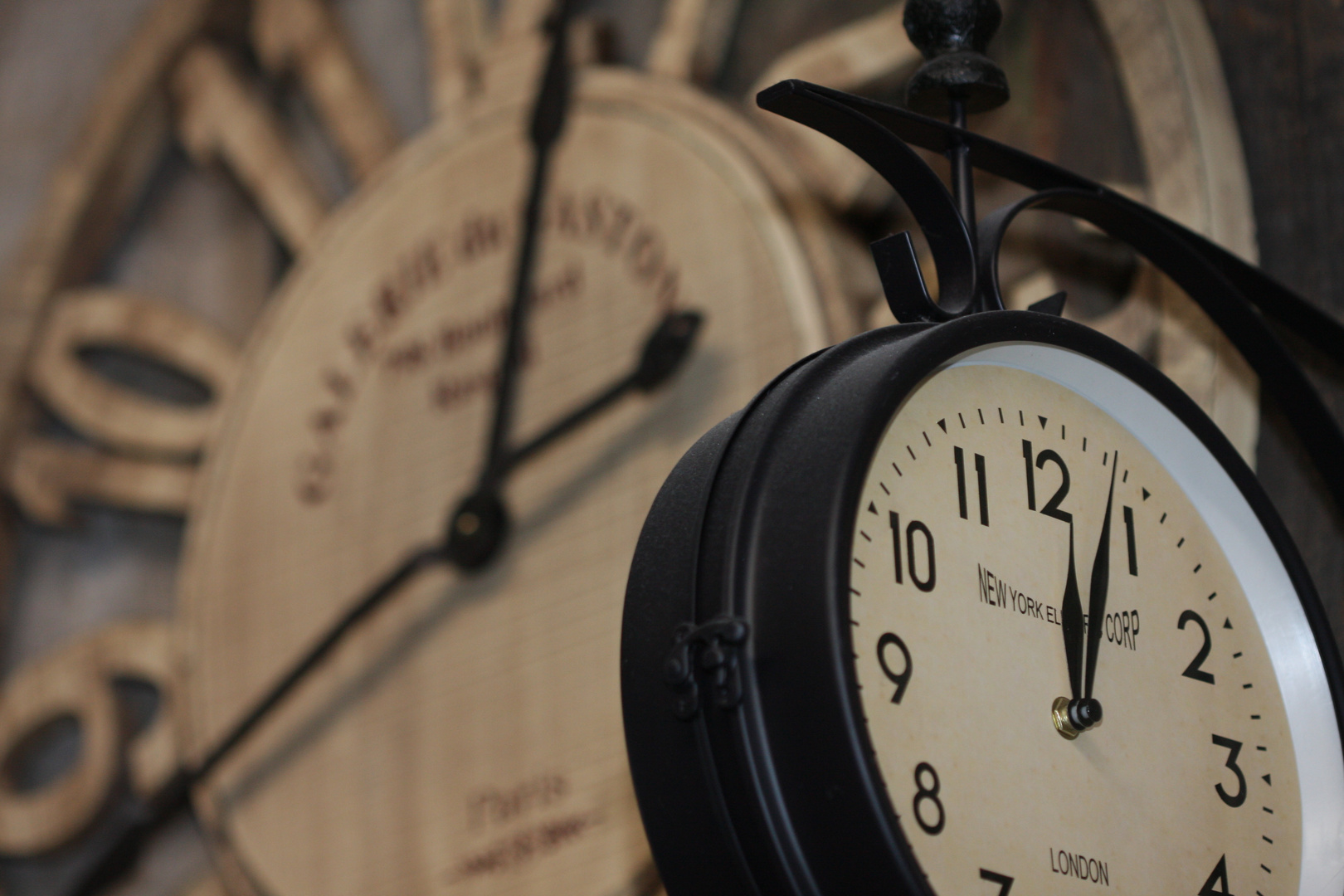 Zeit im Fokus Foto & Bild | stillleben, uhren, Öffentliche uhren Bilder ...