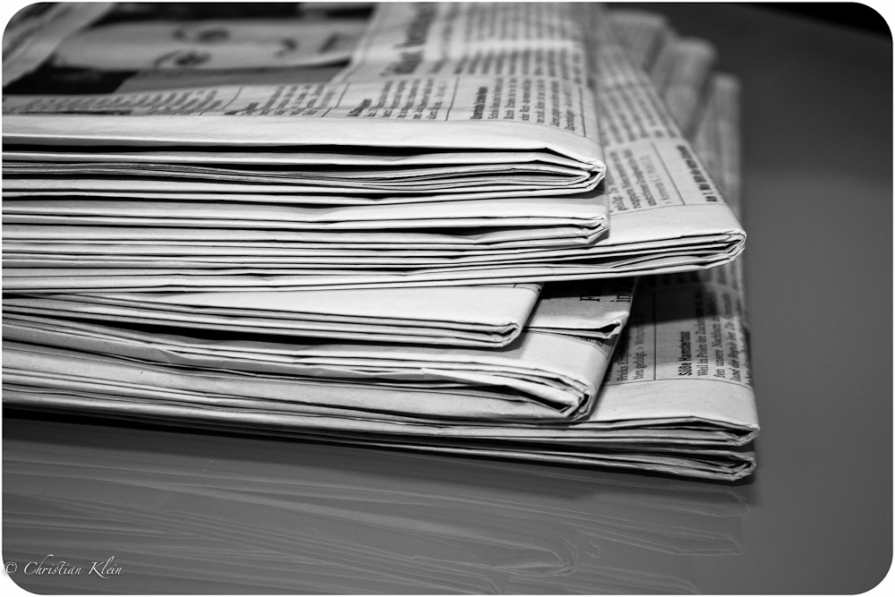 Zeitungen Foto & Bild | stillleben, arrangierte szenen, newspaper ...