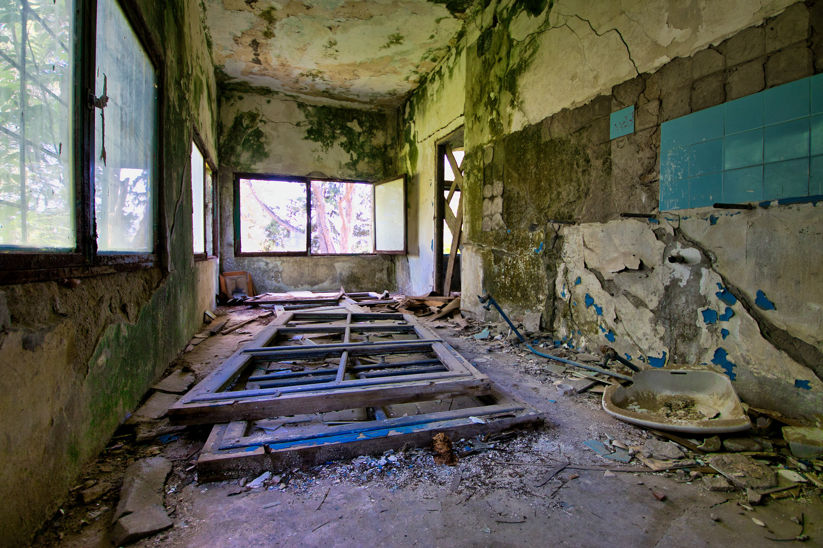 Zerfall Foto & Bild | architektur, innenaufnahmen, marodes Bilder auf ...