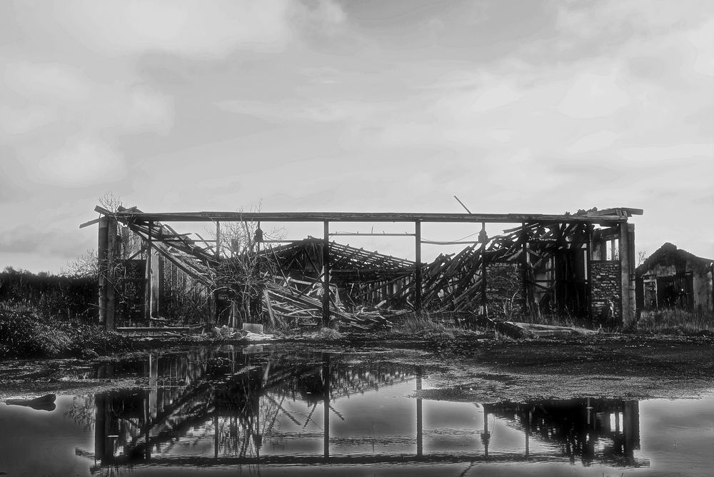 Zerfall*** Foto & Bild | architektur, fotokunst, monochrome fine art ...